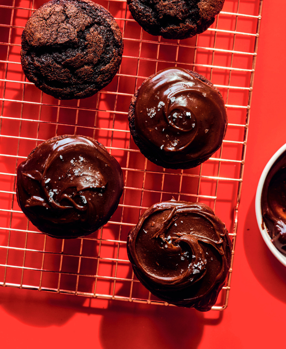 Air Fryer Chocolate Fudge Mini Cakes - Elle Gourmet